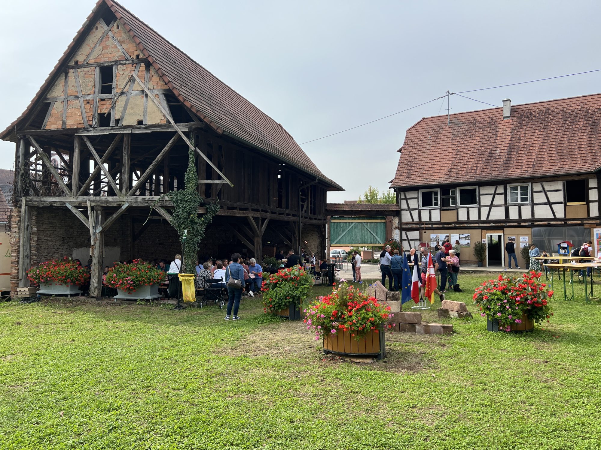 Retour sur la pose de la première pierre de "La cour des mots" et les ...